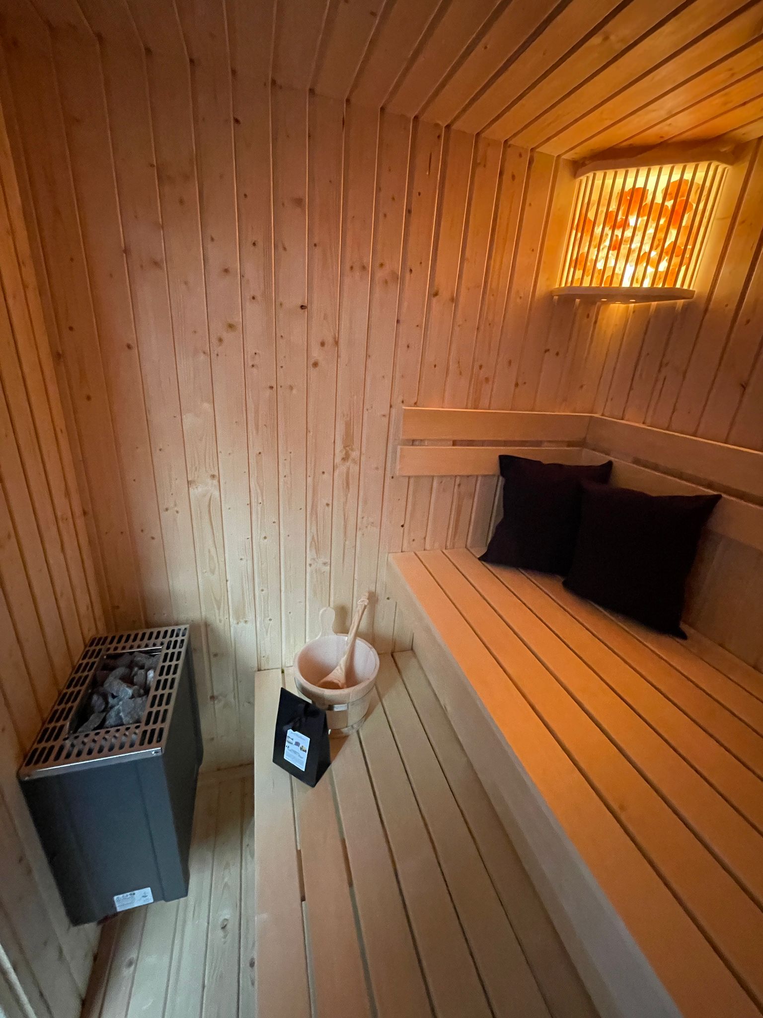 Maatwerk sauna's met Vuren schrootjes - SaunaWereld